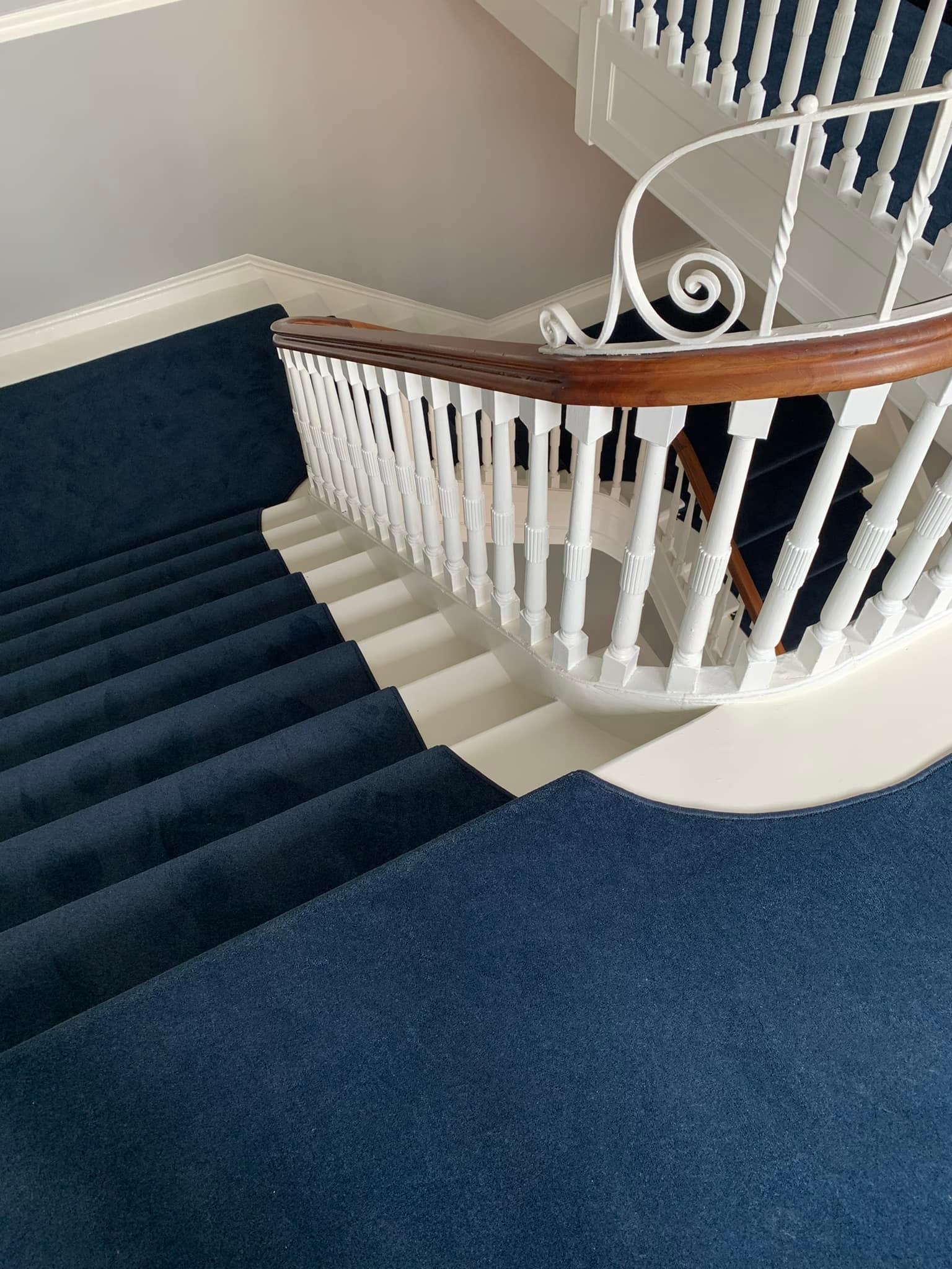 Gulvtæpper på trapper Francks Gulvservice- Francks Gulvservice